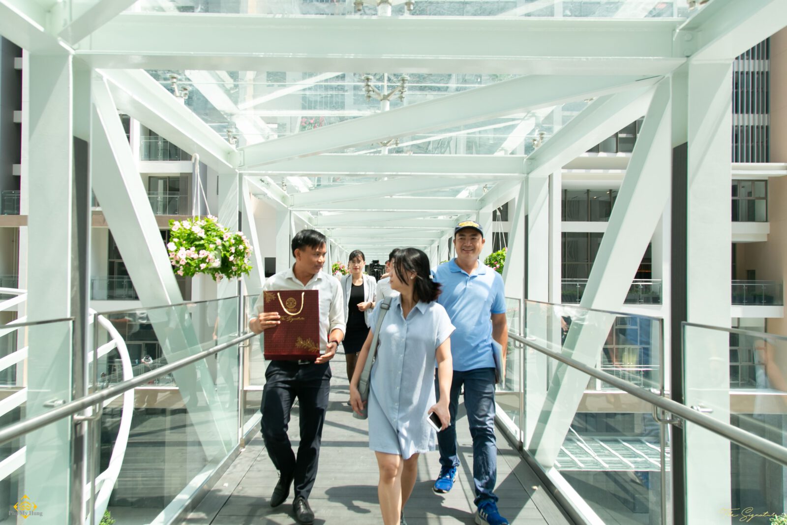 [THE SIGNATURE] Some emotional stories at handover event. - Midtown